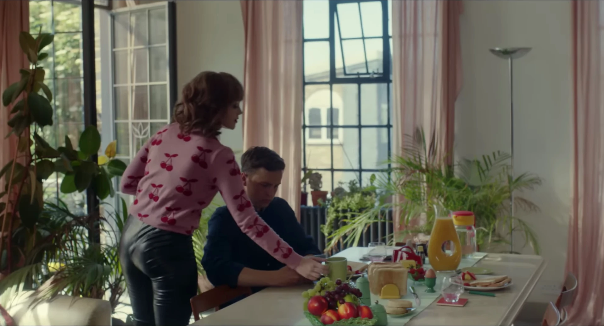 Maisie Peters - Psycho (2021) – High-Quality Frames from Music Video | StillsLab